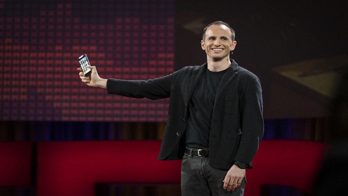 Joe Gebbia - saiba mais sobre um dos fundadores do Airbnb