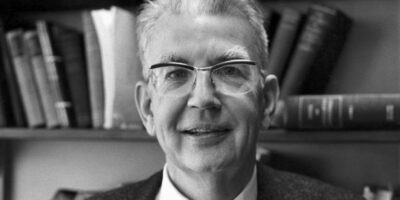 Ronald Coase - responsável pelo Teorema de Coase e vencedor do Nobel