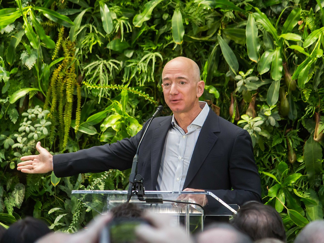 Jeff Bezos: conheça a história de sucesso do fundador da Amazon