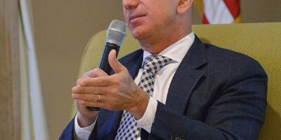 Jeff Bezos: conheça a história de sucesso do fundador da Amazon